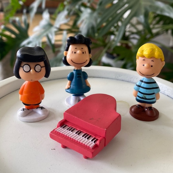 Peanuts | Kitchen | Peanuts Gang Cake Cupcake Toppers | Poshmark